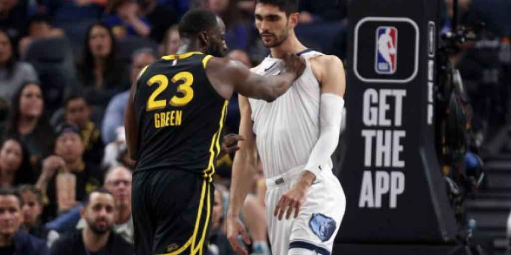 Αδιόρθωτος: Πλακώθηκε με τον πάγκο των αντιπάλων (ΒΙΝΤΕΟ) | Sportime