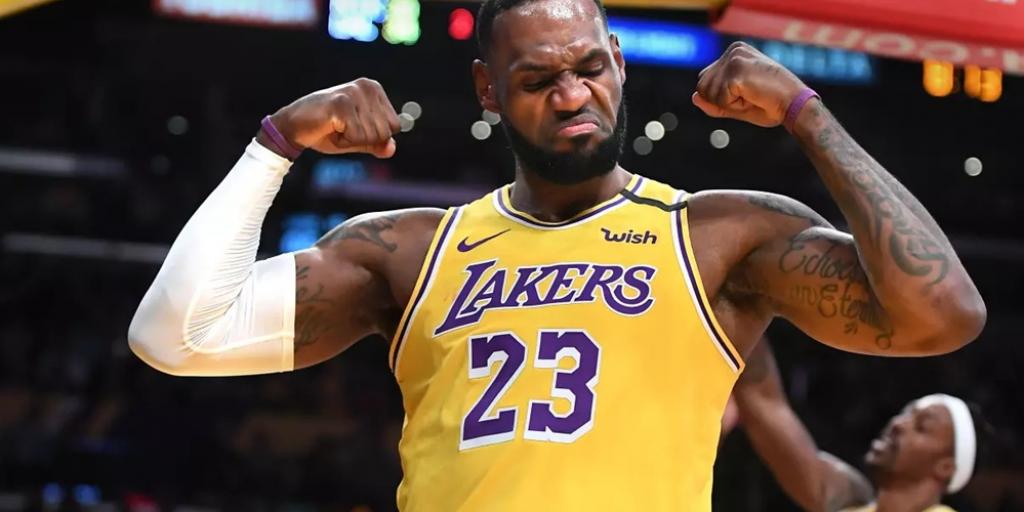 Ενεργοποιεί την option και μένει στον... θρόνο του για 23η σεζόν! | Sportime